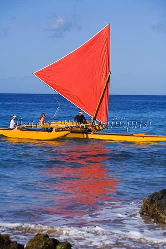 Traditional Hawaiian Sailing Canoe off Wailea Coastline, Maui, Hawaii ...